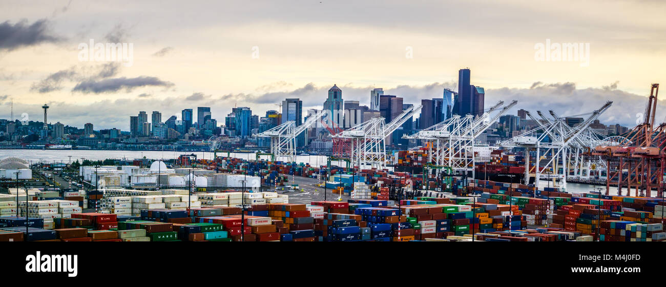 port of seattle with downtown skyline early morning Stock Photo - Alamy