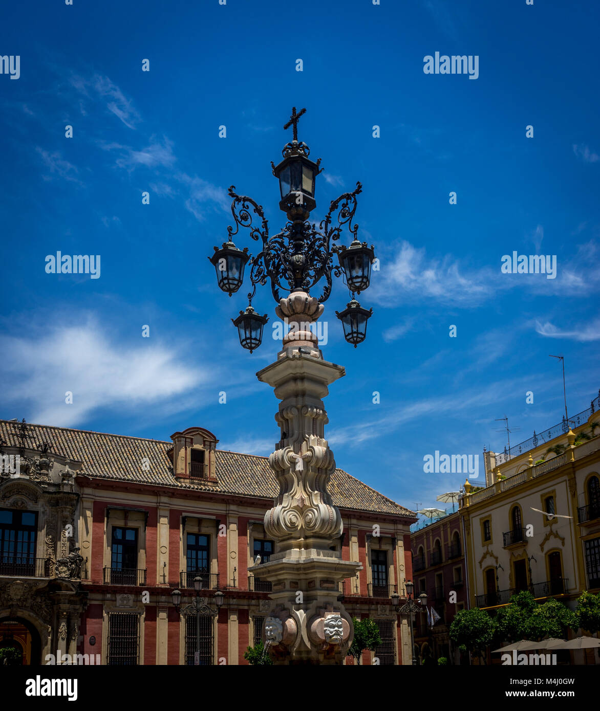 Lampost hi-res stock photography and images - Alamy