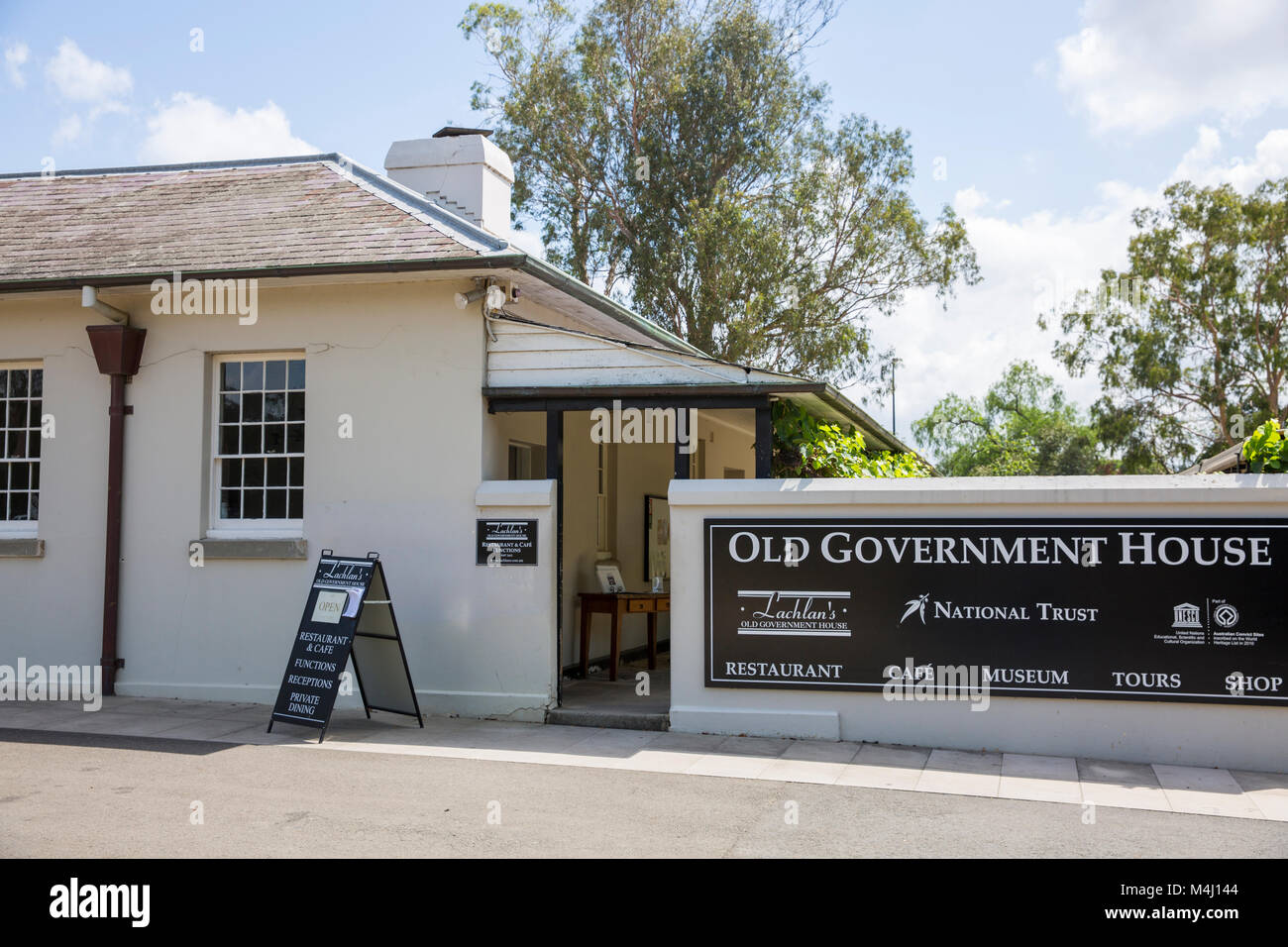 Old government house hi-res stock photography and images - Alamy