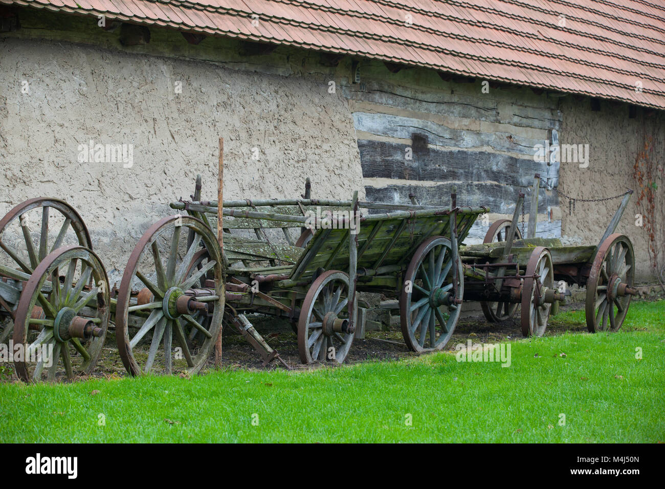 Wooden medieval carriage hi-res stock photography and images - Alamy