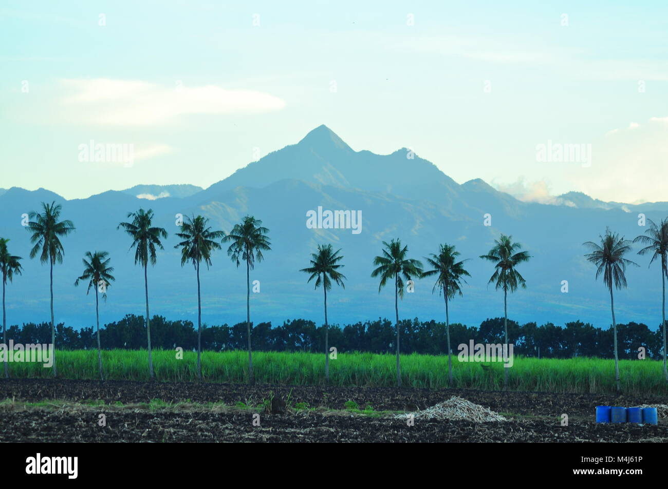 Kanlaon volcano hi-res stock photography and images - Alamy