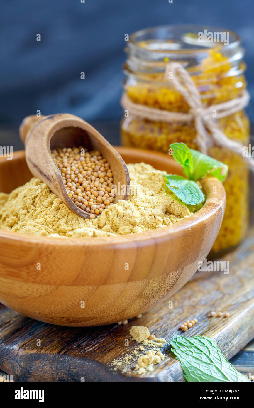 Mustard seeds, powder and sauce in glass jar Stock Photo - Alamy