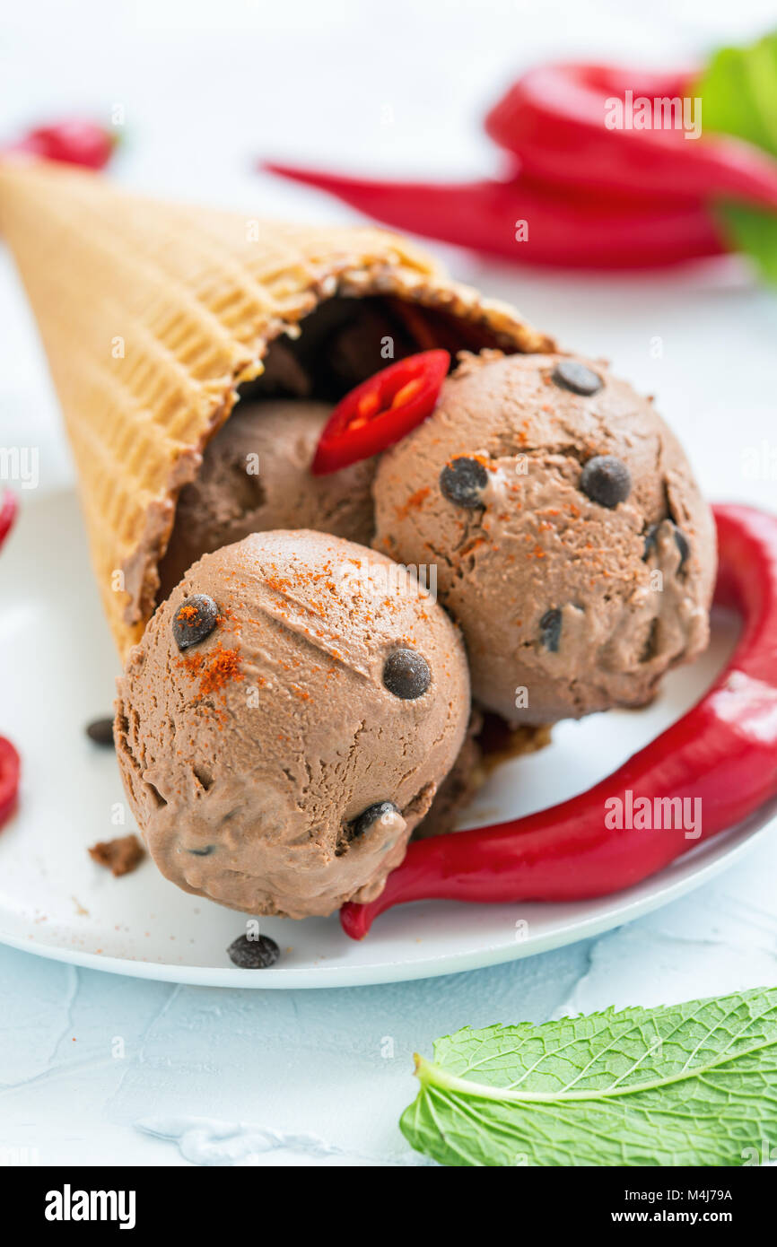 White ice cream on hi-res stock photography and images - Alamy