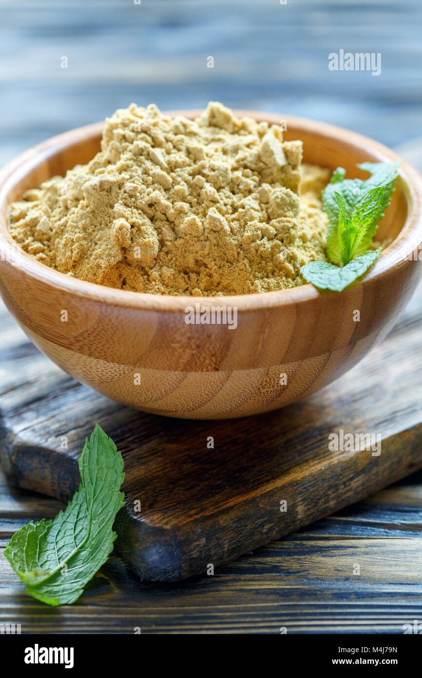Mustard powder and mint leaves in bowl Stock Photo - Alamy