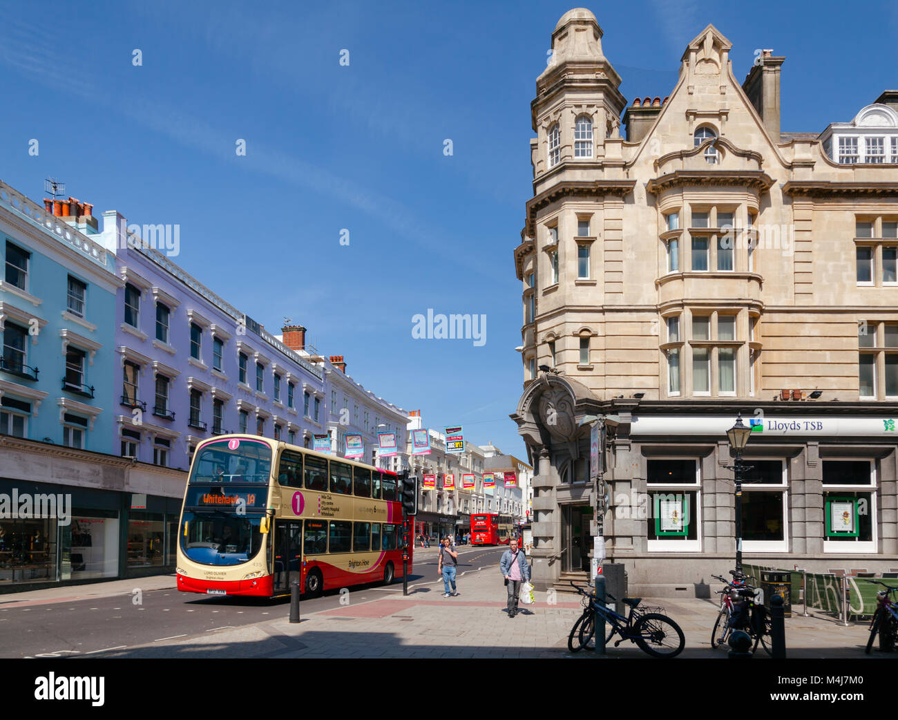 Bus pavilion hi-res stock photography and images - Alamy