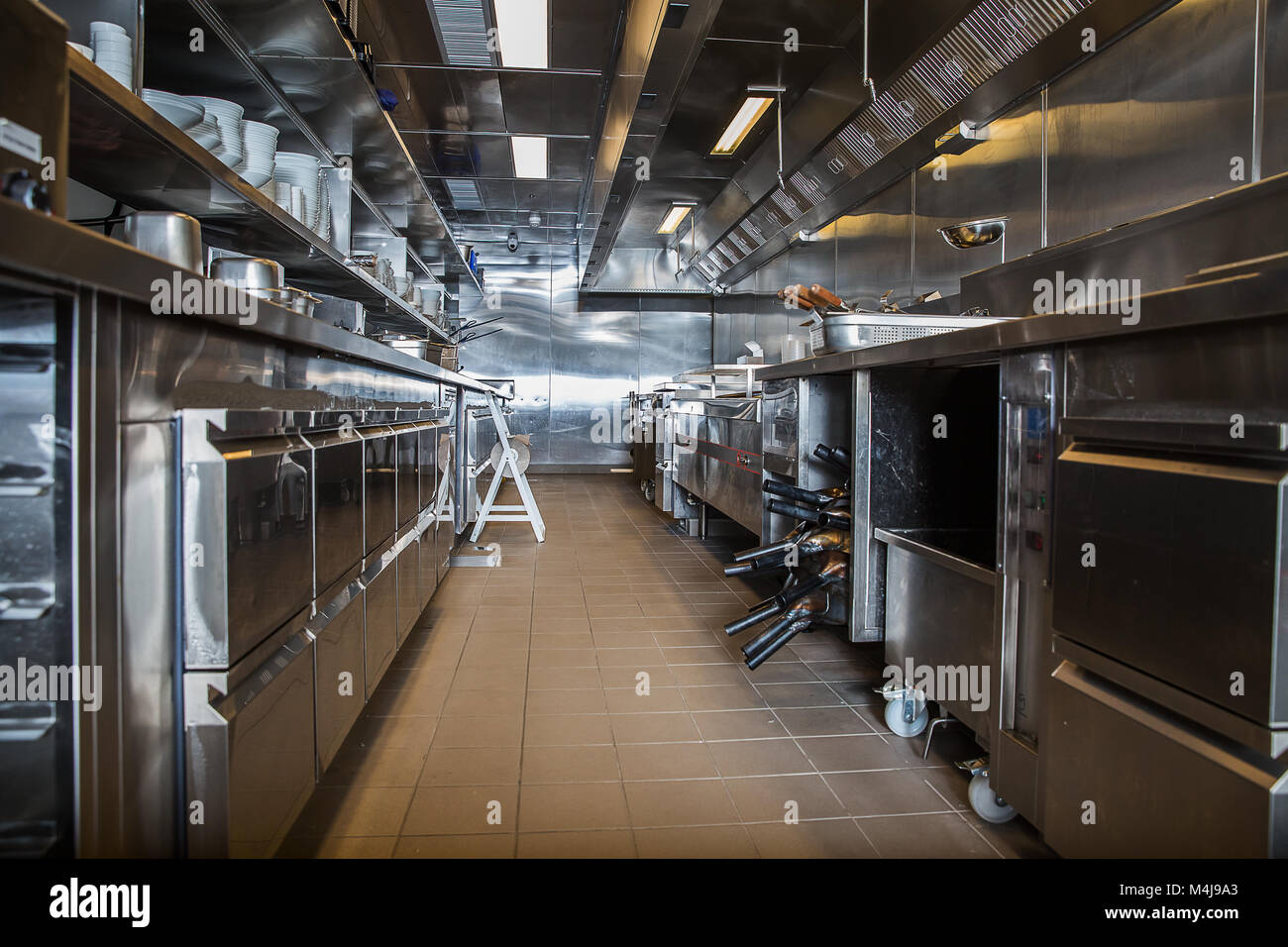 Professional kitchen, view counter in steel Stock Photo - Alamy