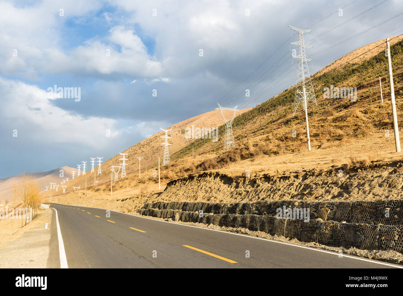 Empty road hi-res stock photography and images - Alamy