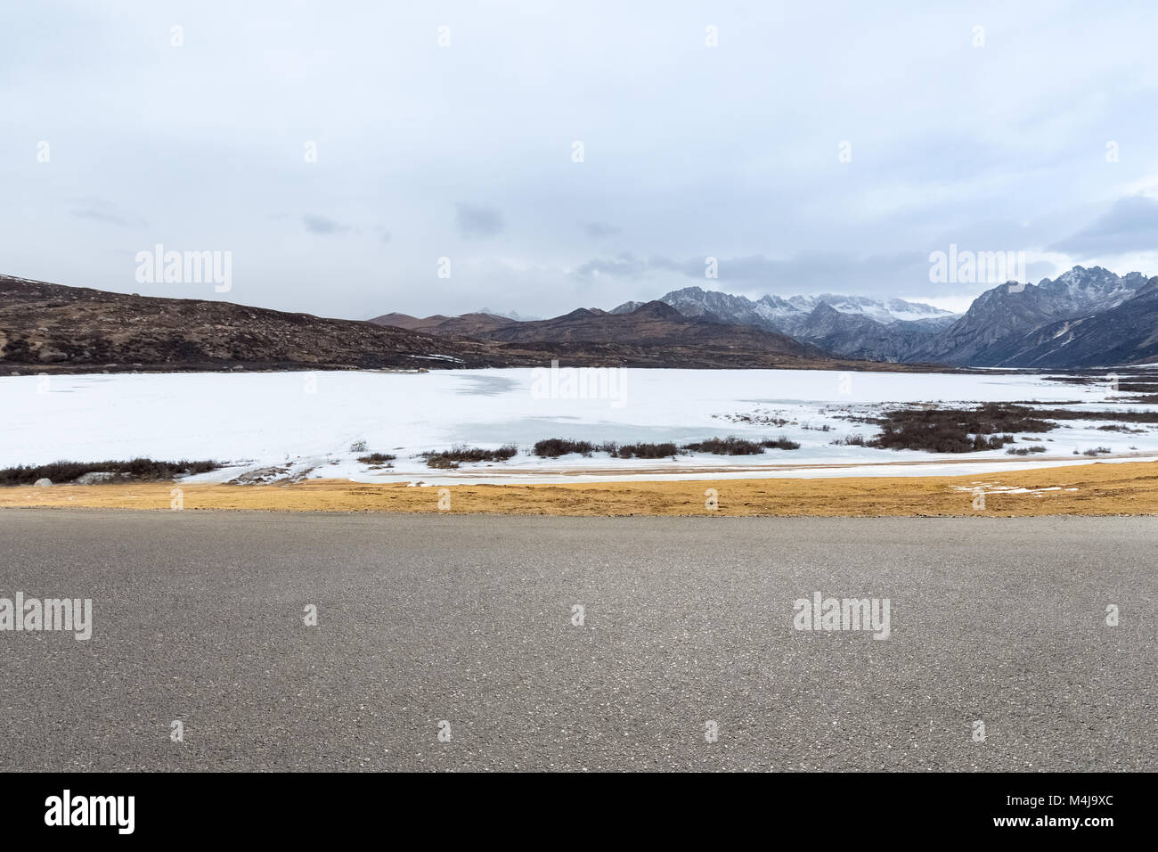 Tibet plateau in china hi-res stock photography and images - Alamy
