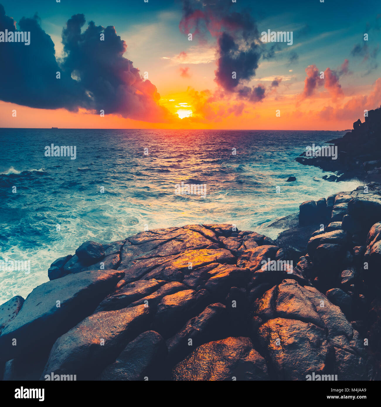 Breathtaking bright sunset over the Indian Ocean. Unawatuna, Sri Lanka ...