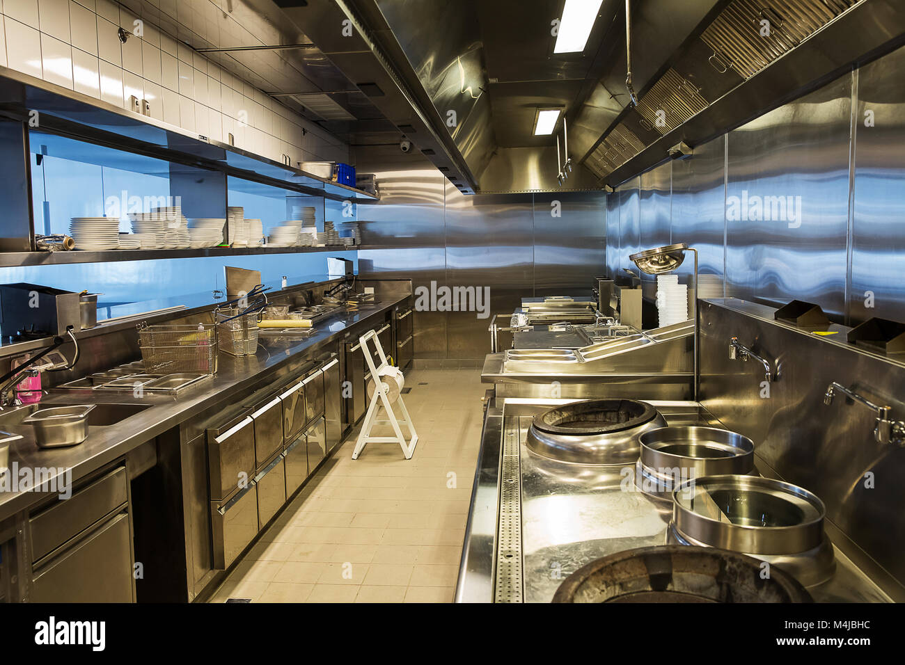 Professional kitchen, view counter in steel Stock Photo - Alamy