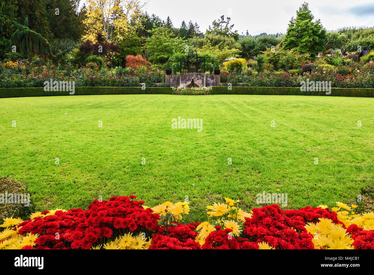 Green grass lawn and flower beds Stock Photo - Alamy