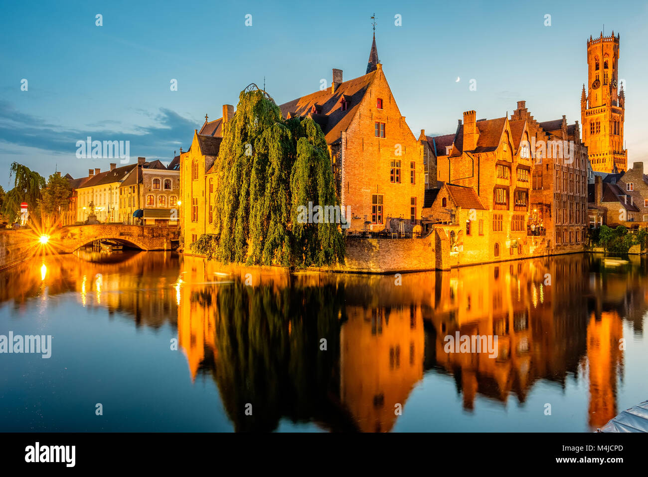 Bruges (Brugge) cityscape with water canal at night Stock Photo - Alamy
