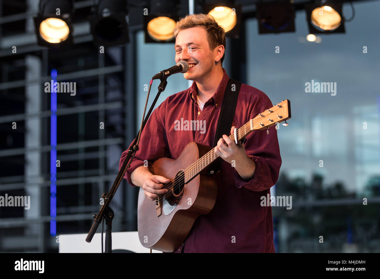 Lewis watson singer hi-res stock photography and images - Alamy
