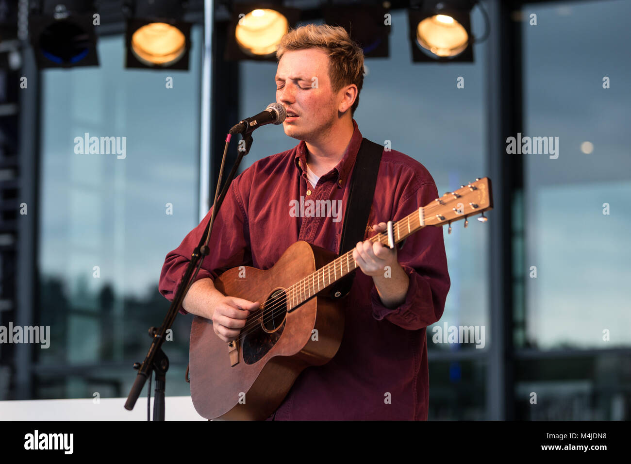 Lewis watson singer hi-res stock photography and images - Alamy