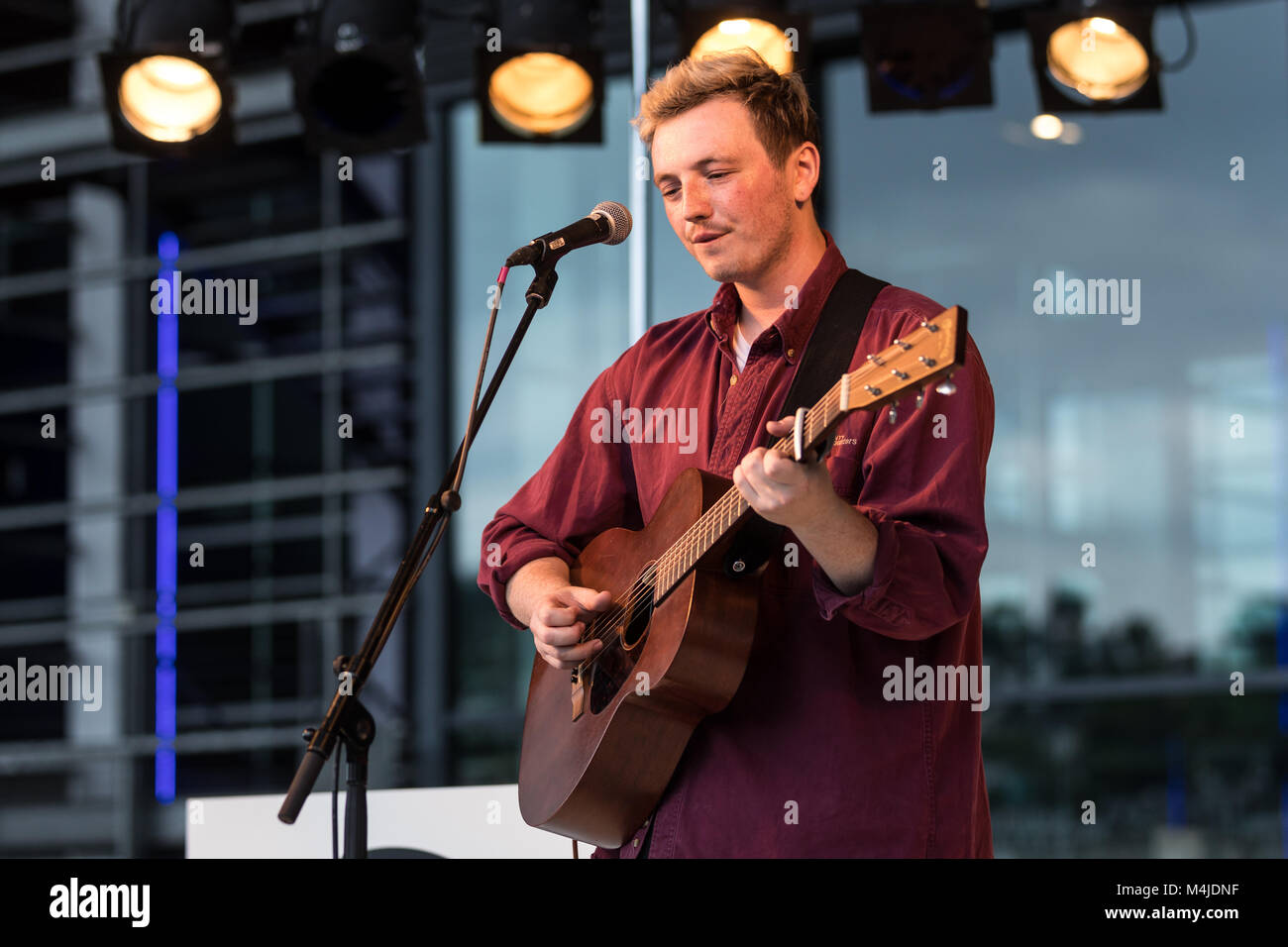 Lewis watson singer hi-res stock photography and images - Alamy