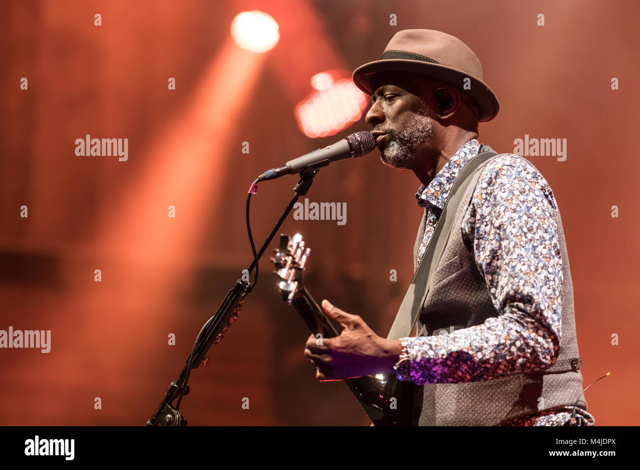 Taj mahal singer hi-res stock photography and images - Alamy