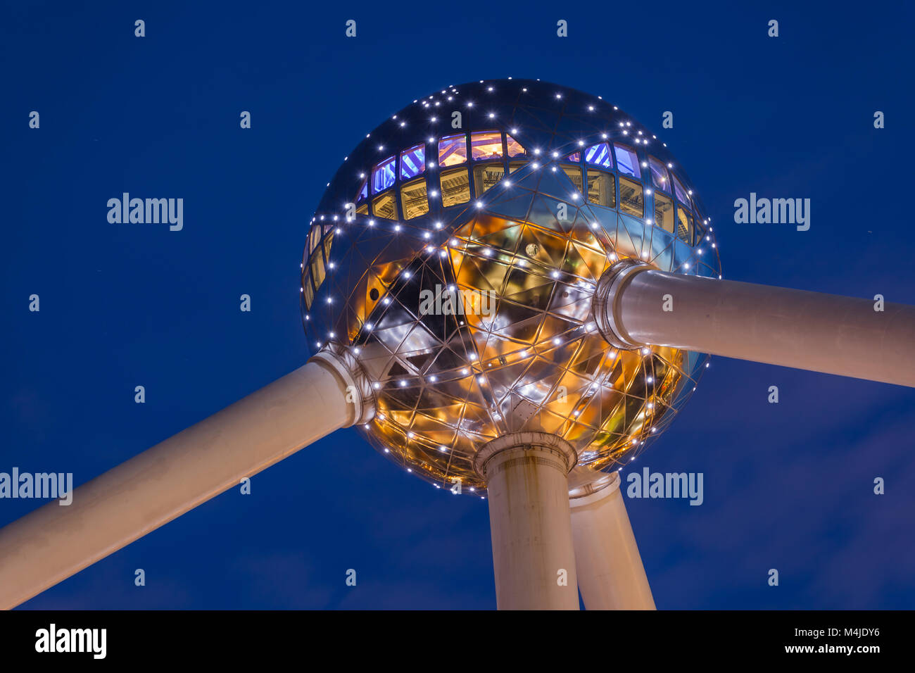Brussels belgium atomium night lights hi-res stock photography and ...
