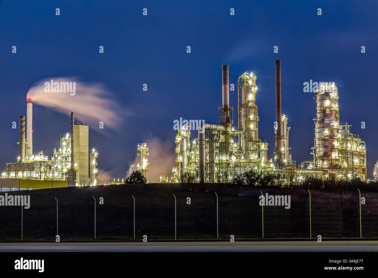 Oil refinery leuna hi-res stock photography and images - Alamy