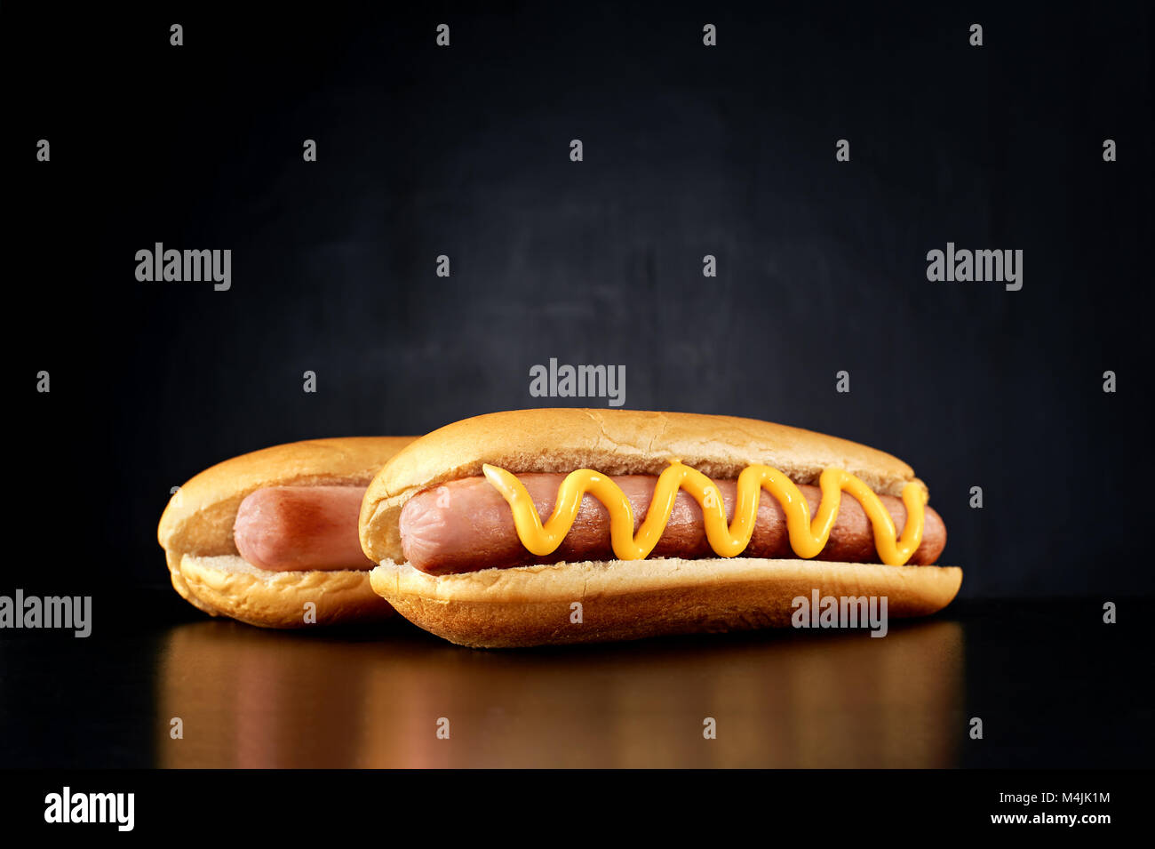Two hotdogs hi-res stock photography and images - Alamy