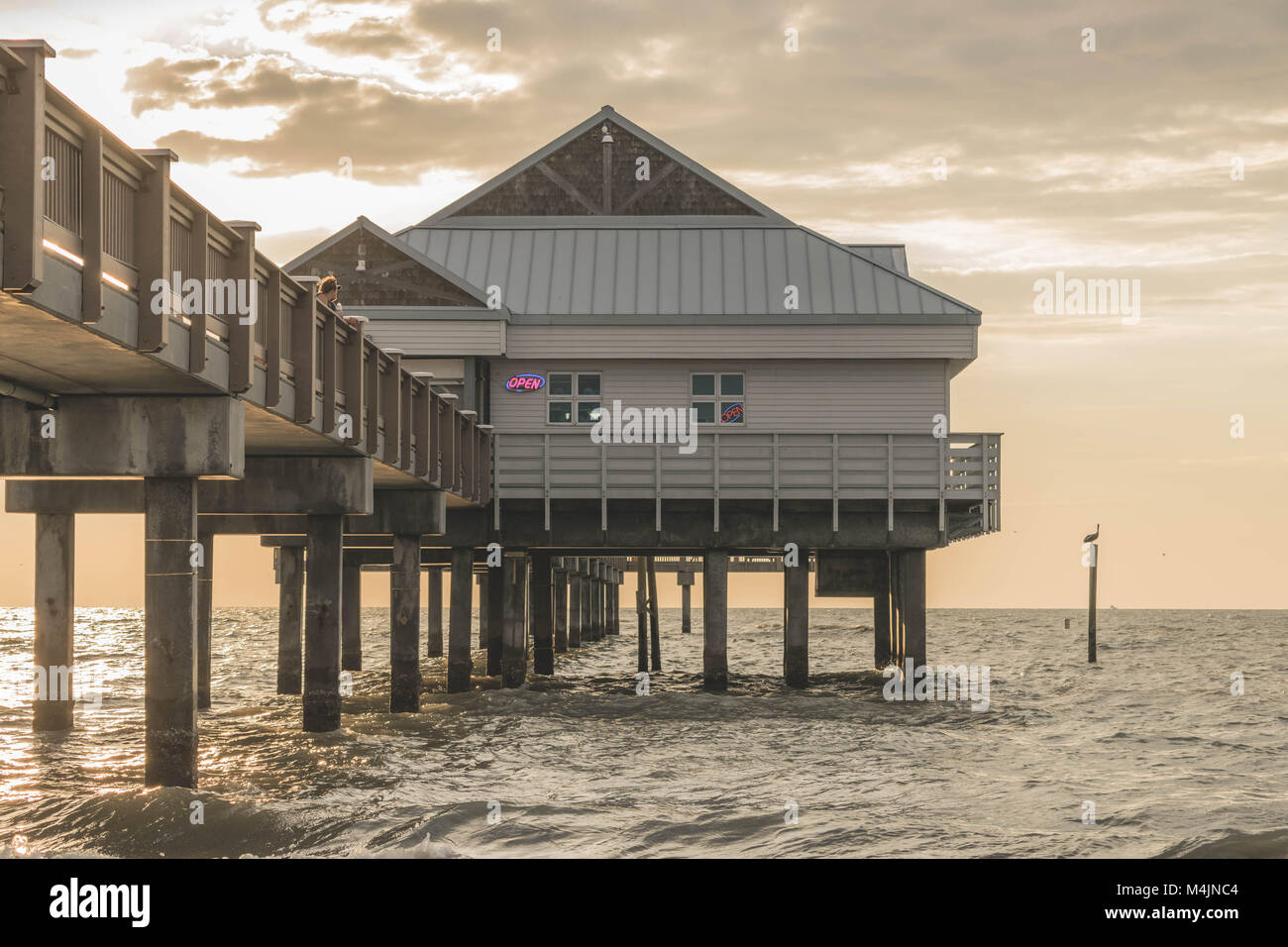 Pier 60 hi-res stock photography and images - Alamy