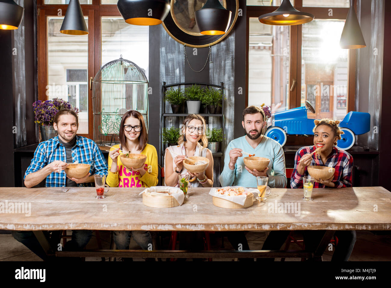 Group diverse people dinner party hi-res stock photography and images ...