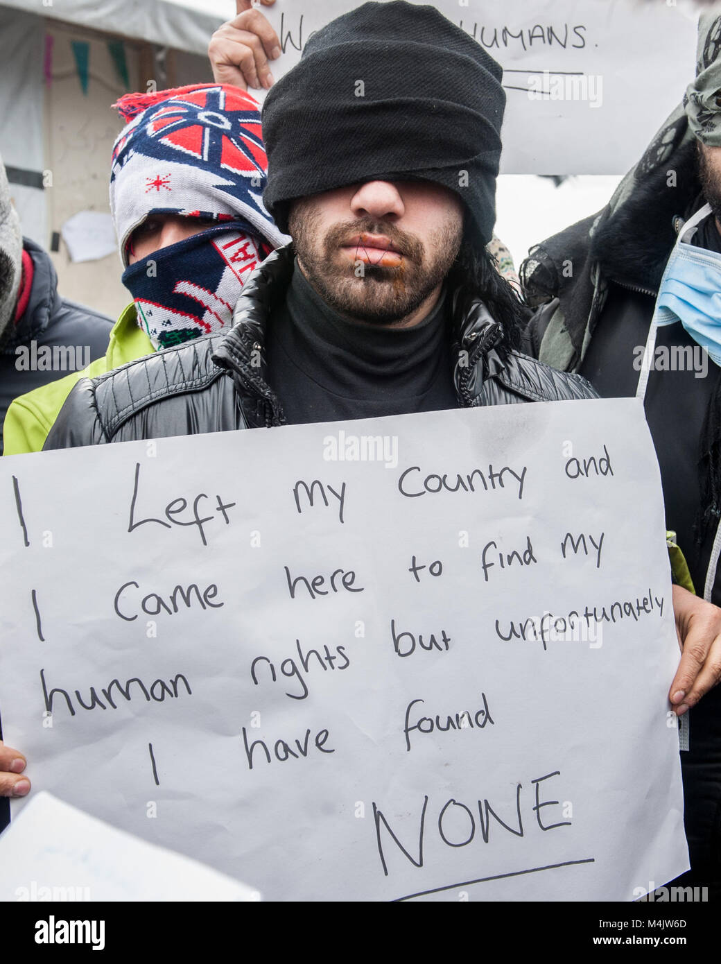 Immigration officers refugee camp hi-res stock photography and images ...