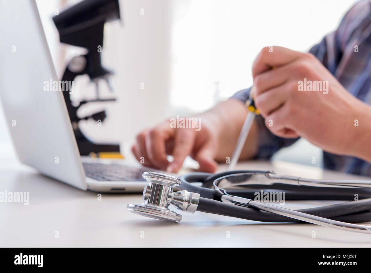 Computer repairman repairing computer laptop Stock Photo - Alamy