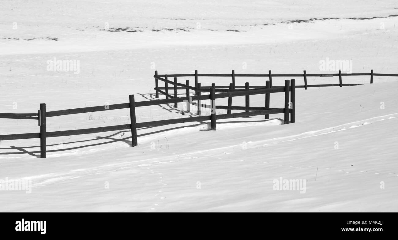 long fence with white fresh snow in winter Stock Photo - Alamy