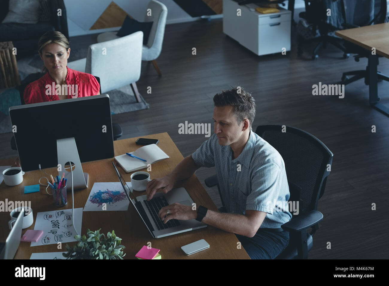 Business colleagues hi-res stock photography and images - Alamy