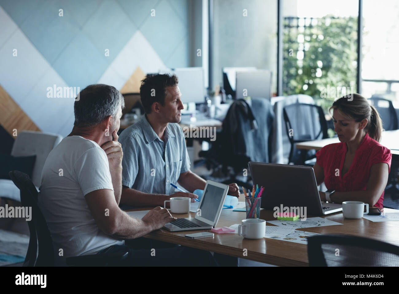 Modern global business people hi-res stock photography and images - Alamy