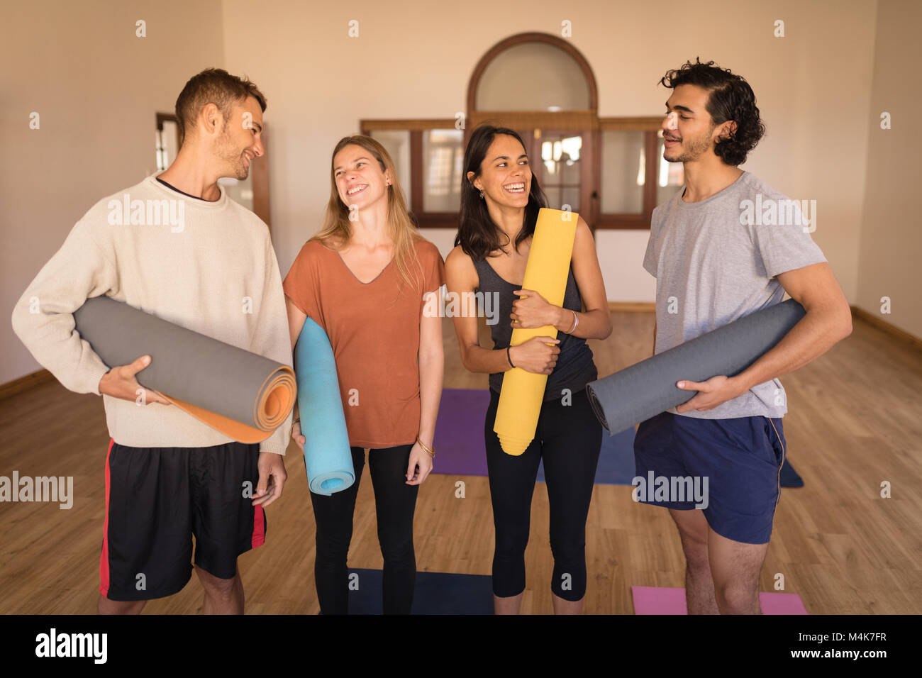 Group of friends talking 20s hi-res stock photography and images - Alamy