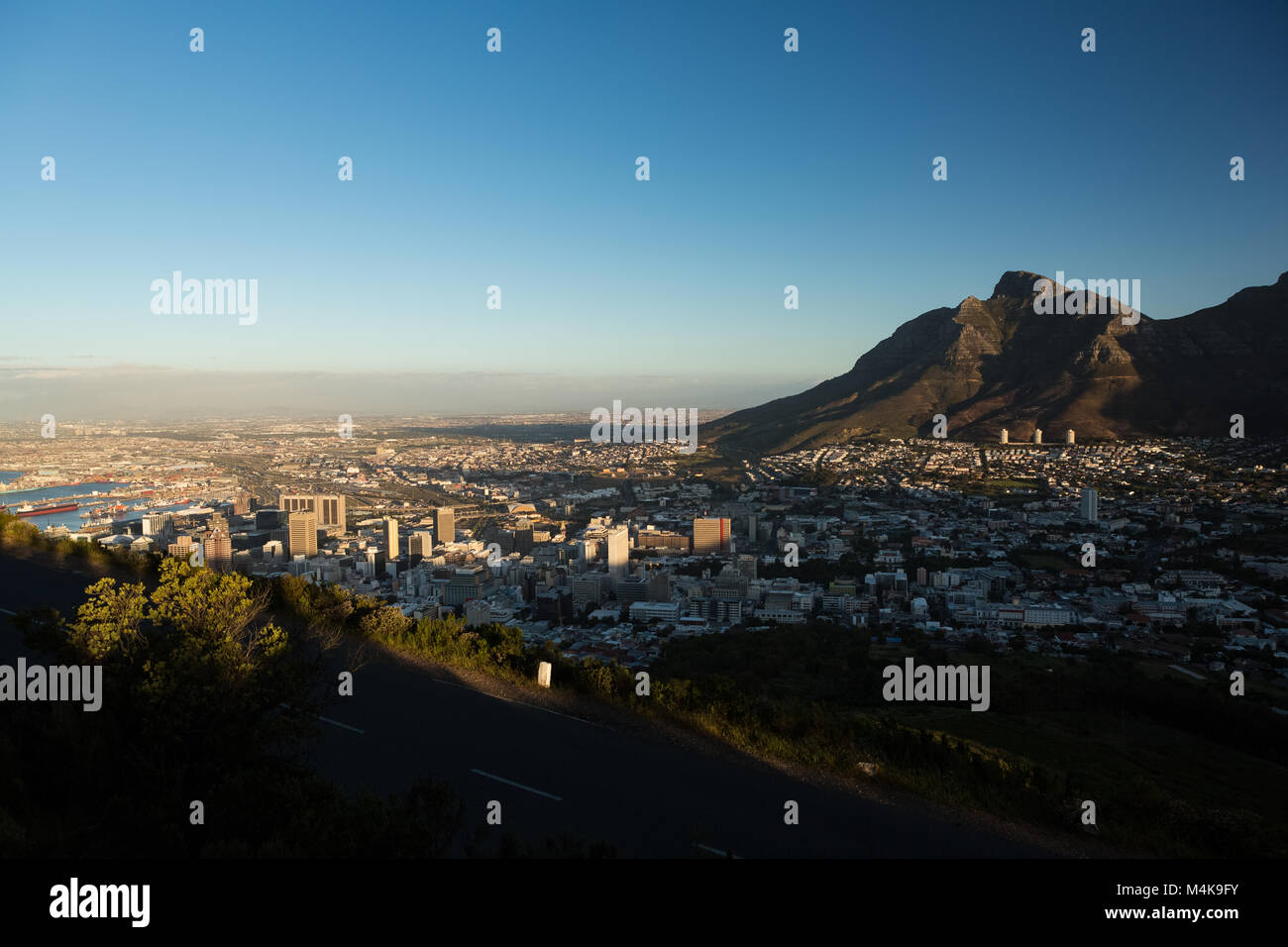 City sunny hi-res stock photography and images - Alamy