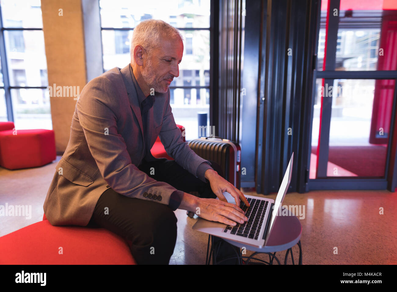 Using laptop computer hotel lobby hi-res stock photography and images ...