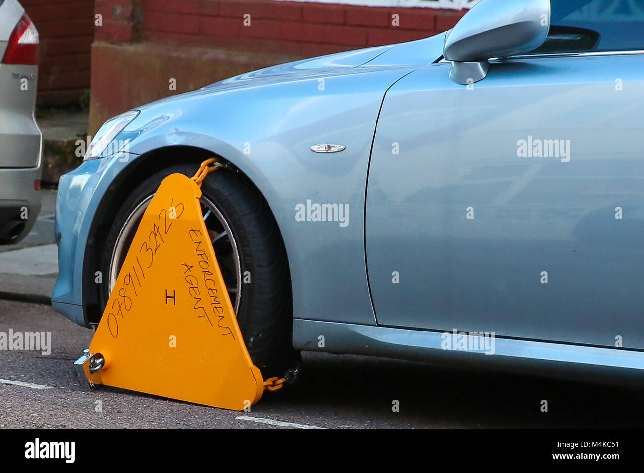 London car clamp hi-res stock photography and images - Alamy