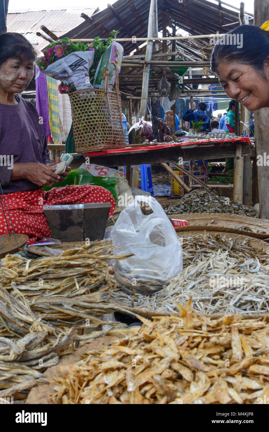 Inthein: market day rotating market, vendor vendors woman buyer, Intha ...