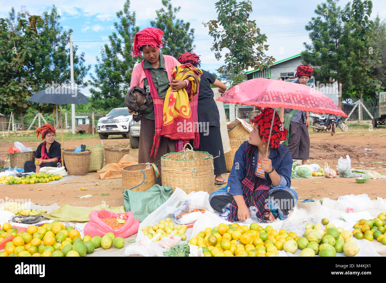 Inthein: market day rotating market, vendor vendors woman buyer, Intha ...