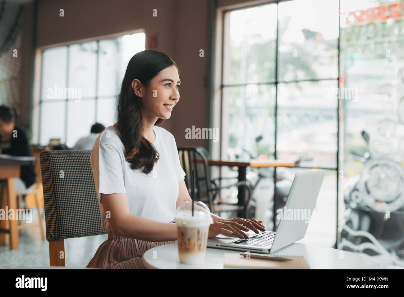 Cafe sitting hi-res stock photography and images - Alamy
