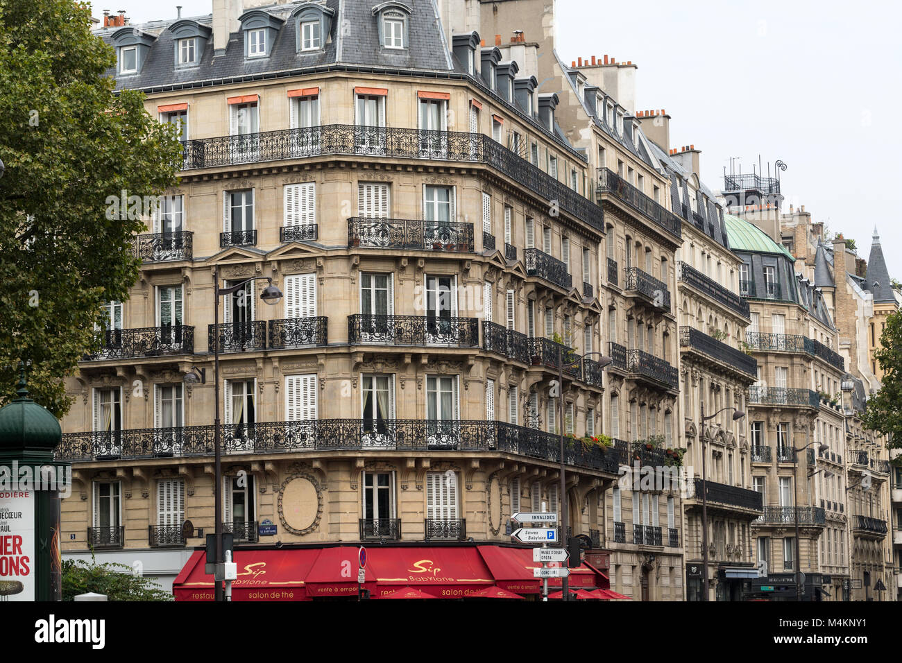 Paris building corner balcony view hi-res stock photography and images ...