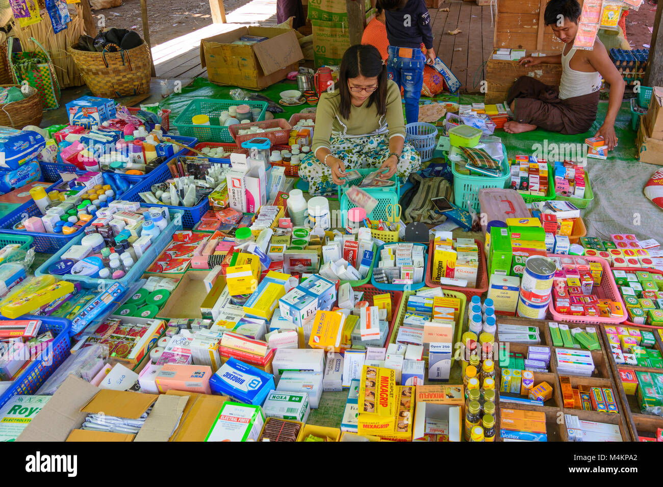 Maing Thauk: rotating market, vendor, pharmacie, Intha people, Inle ...