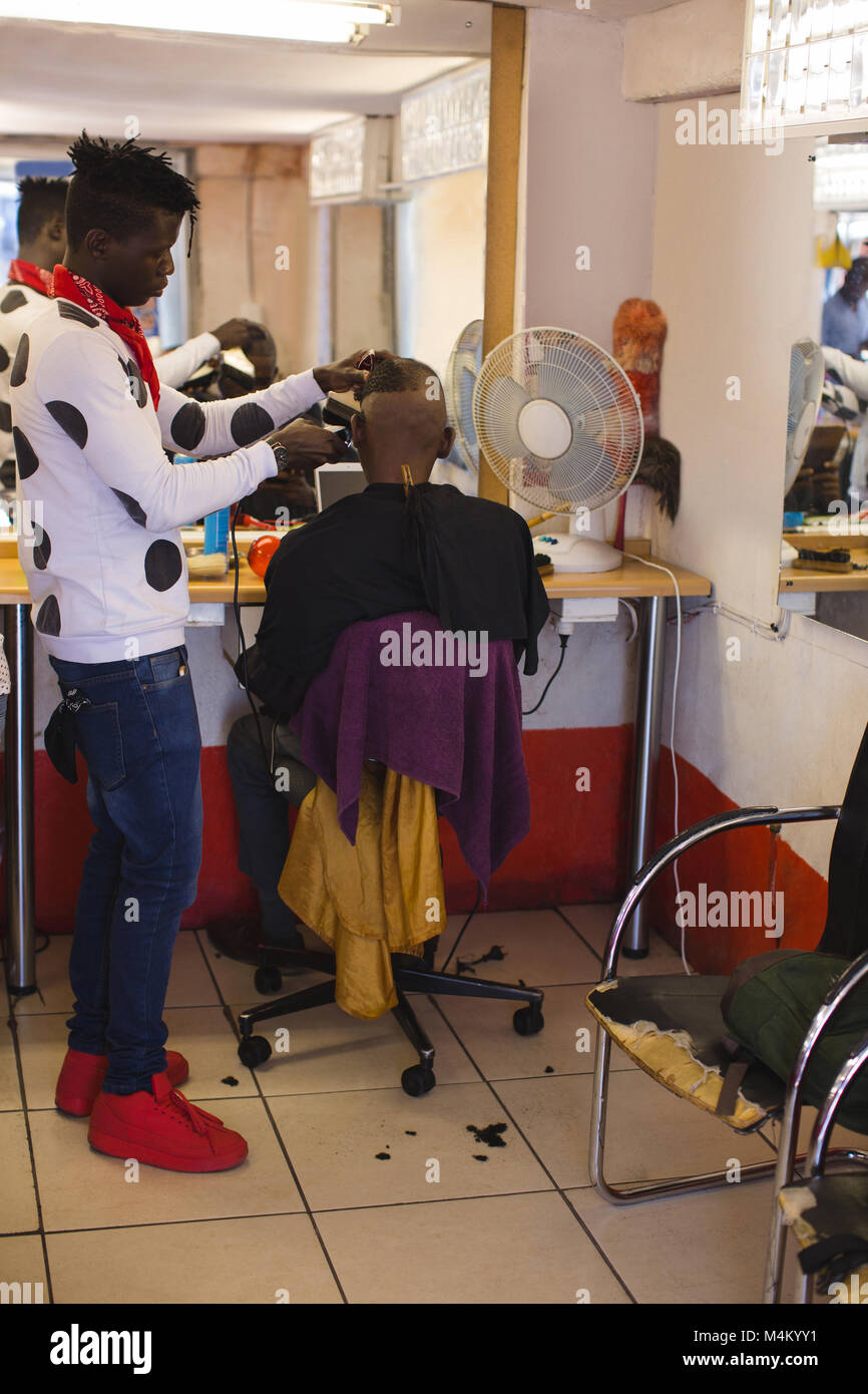 Barber trimming customer hair Stock Photo - Alamy