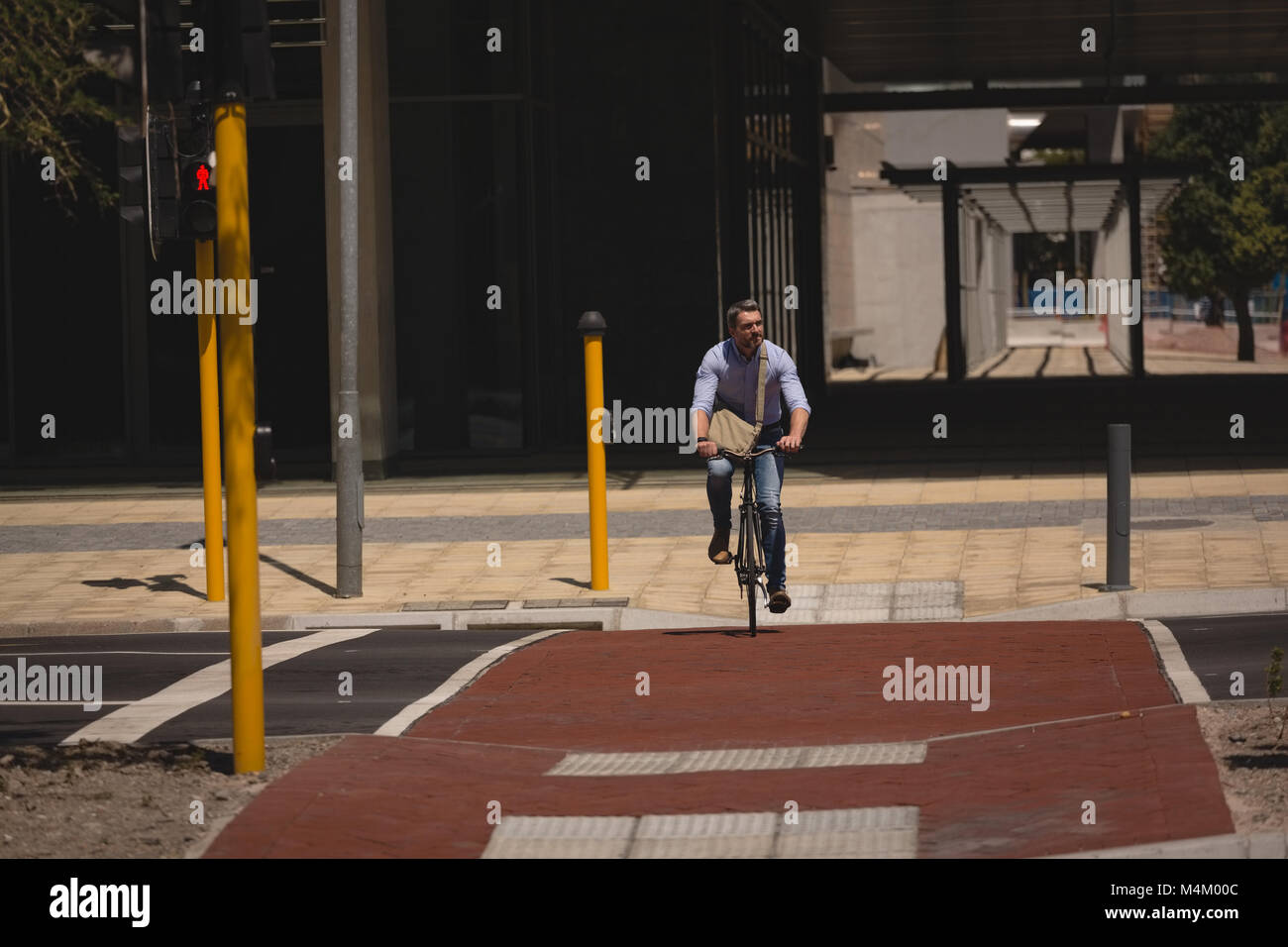 Bicycle signal hi-res stock photography and images - Alamy