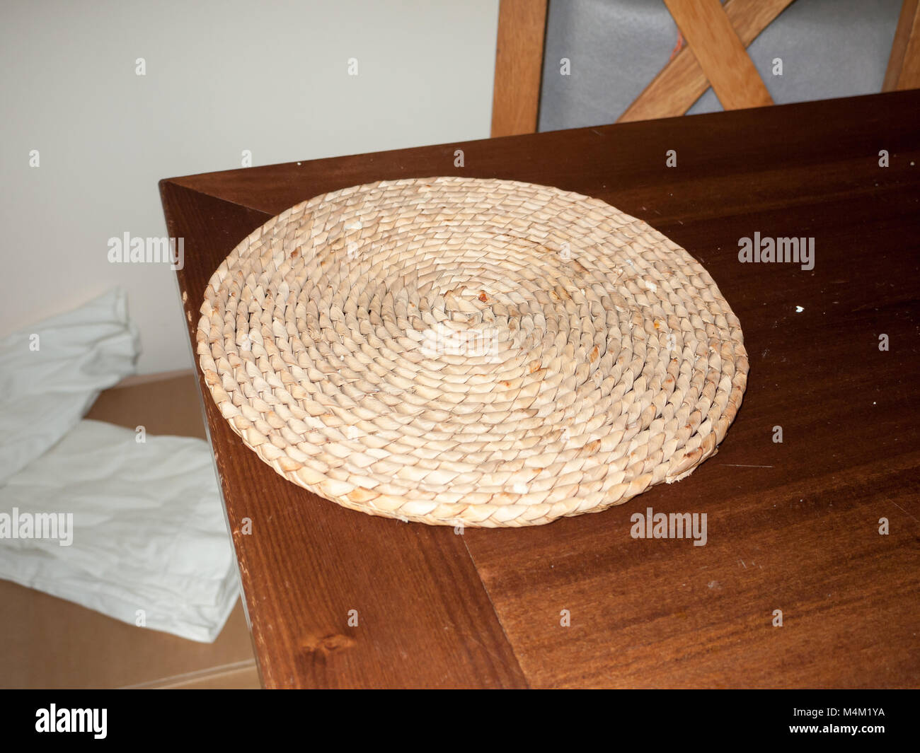 a circle spiral straw table top mat Stock Photo - Alamy