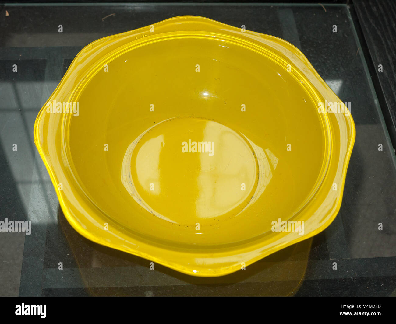 Empty mixing bowl hi-res stock photography and images - Alamy