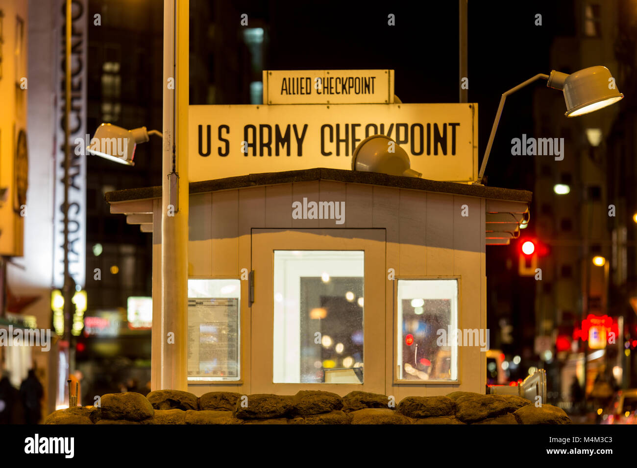 checkpoint charlie berlin germany at night Stock Photo - Alamy
