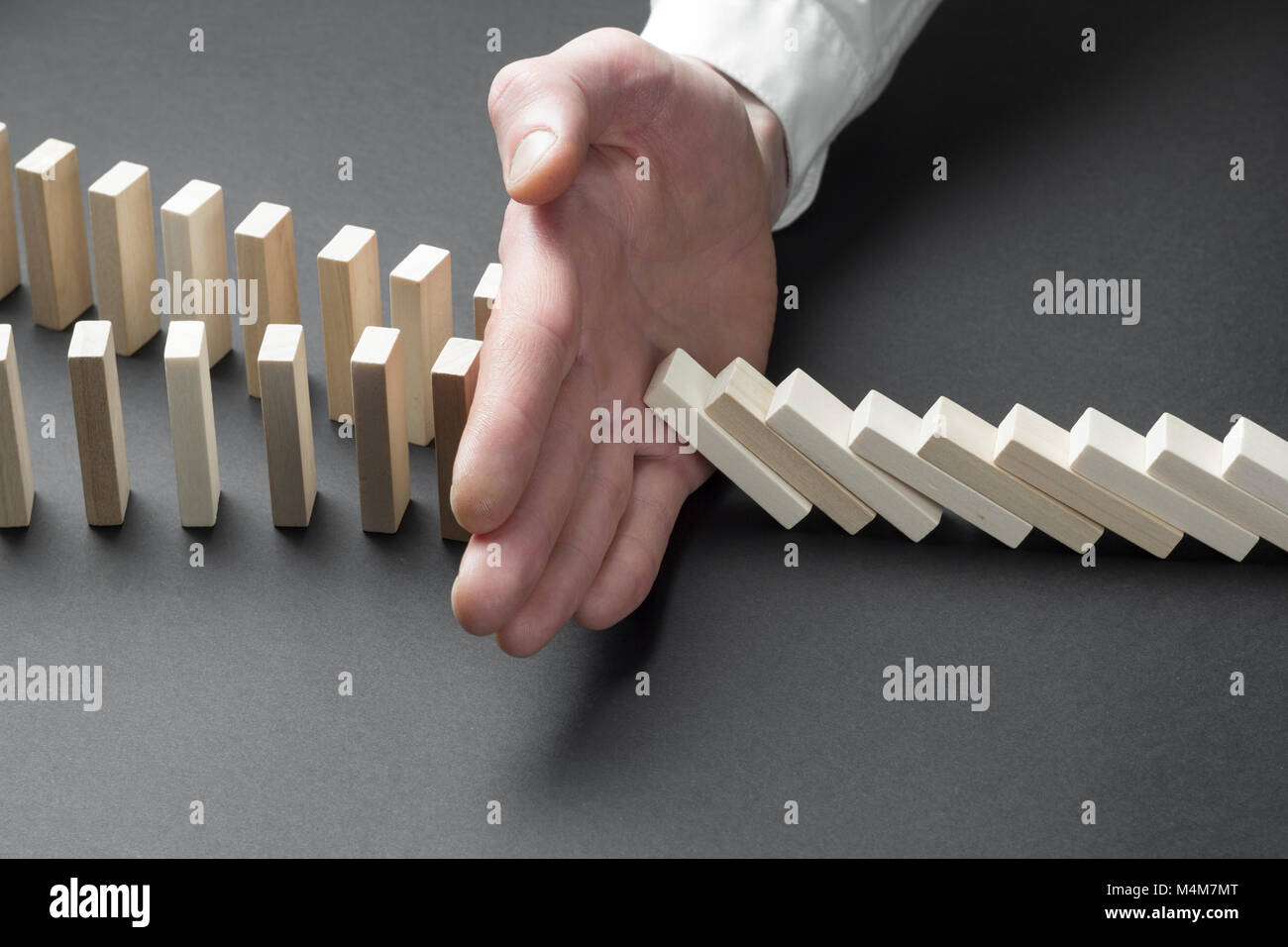 The effect of falling dominoes. The financial crisis and economic ...