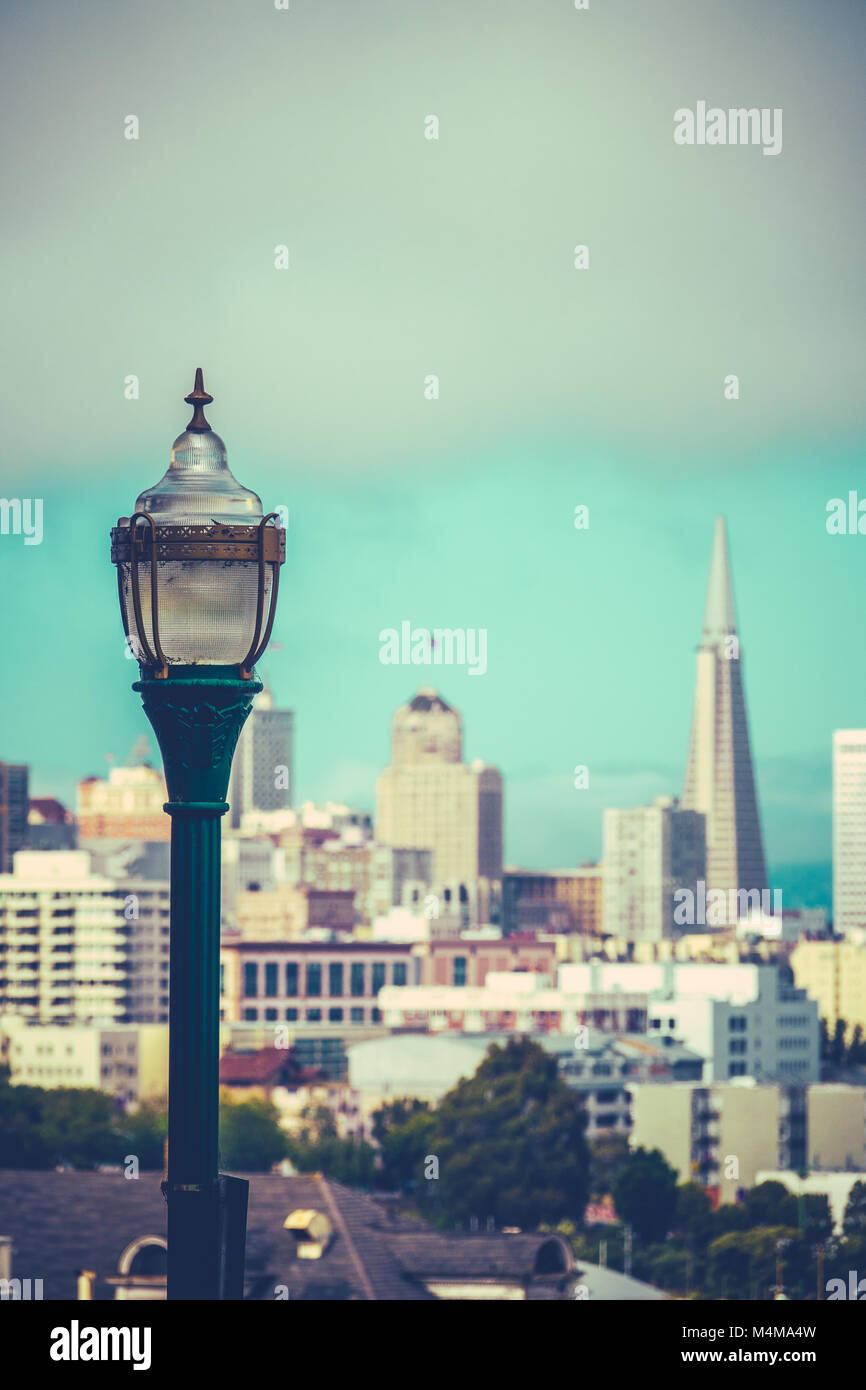Retro skyline hi-res stock photography and images - Alamy