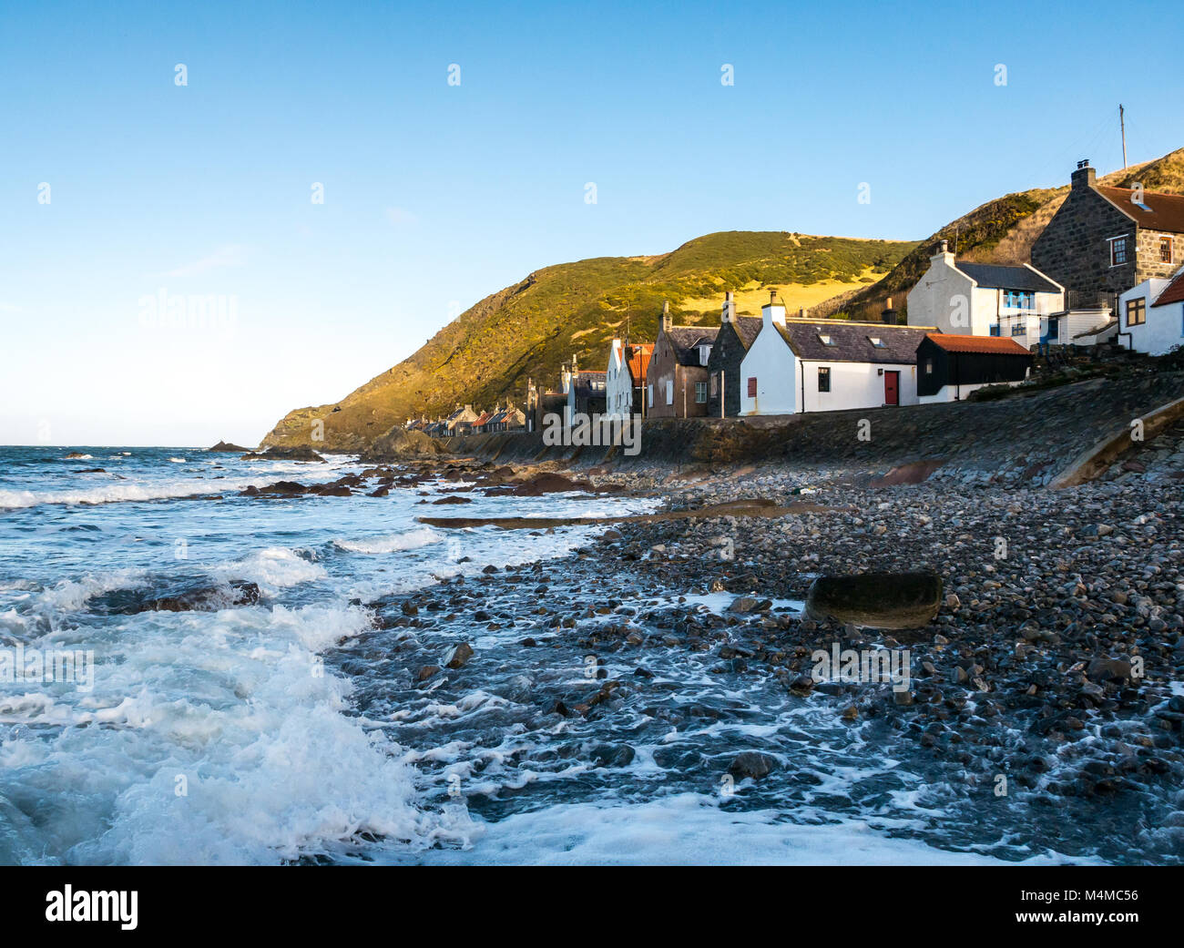 Small breaking waves hi-res stock photography and images - Alamy