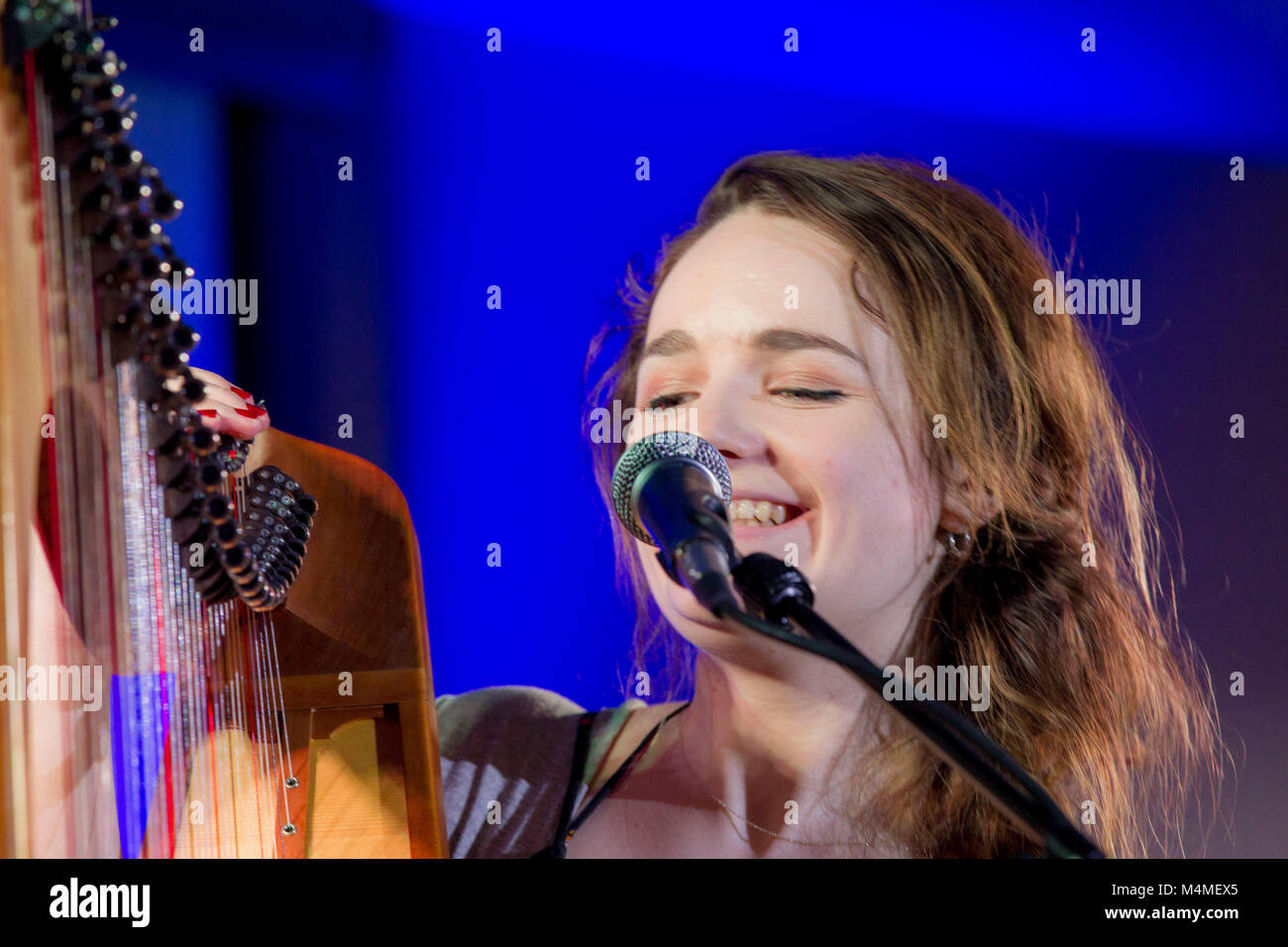 Young woman playing the clarsach Stock Photo - Alamy
