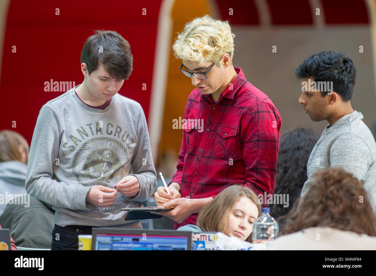 Students university scotland hi-res stock photography and images - Alamy