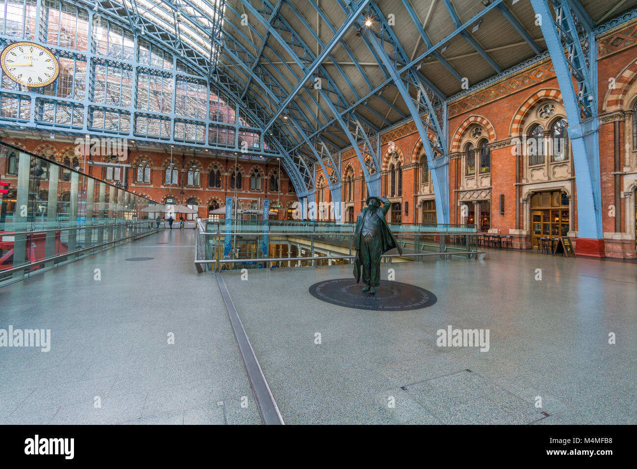 LONDON FEBRUARY 11, 2018: View of interior of St Pancras International ...